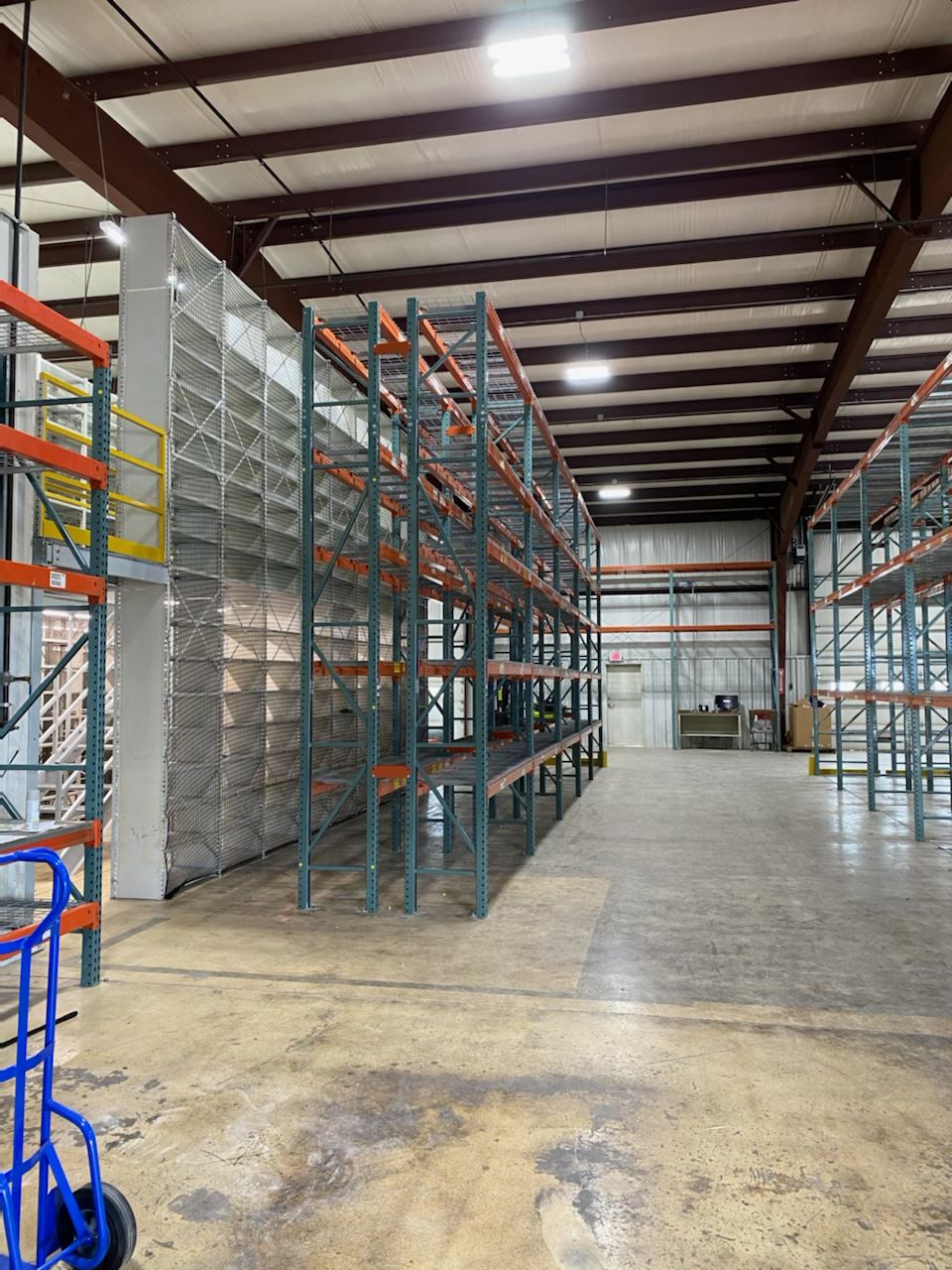 Shelving Supported Mezzanine for Auto Parts Customer - Welter Storage